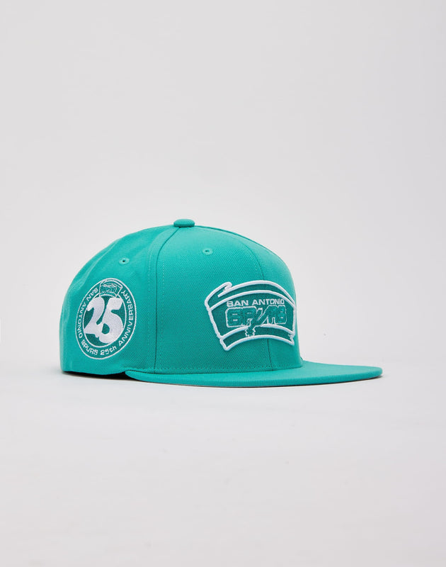 Mitchell & Ness NBA Back To Basics San Antonio Spurs Snapback Hat – DTLR