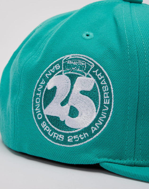 Mitchell & Ness NBA Back To Basics San Antonio Spurs Snapback Hat – DTLR