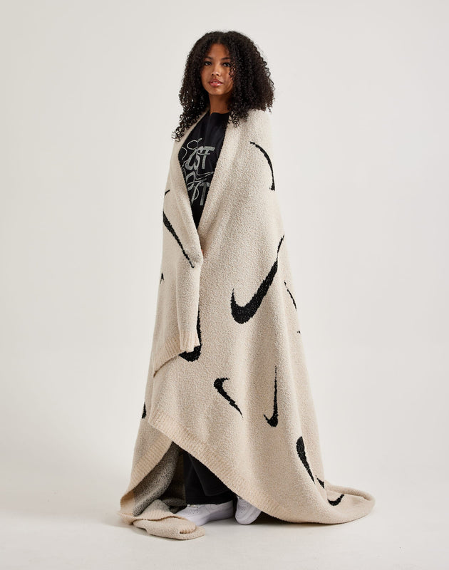Nike Phoenix Cozy Bouclé Blanket – DTLR