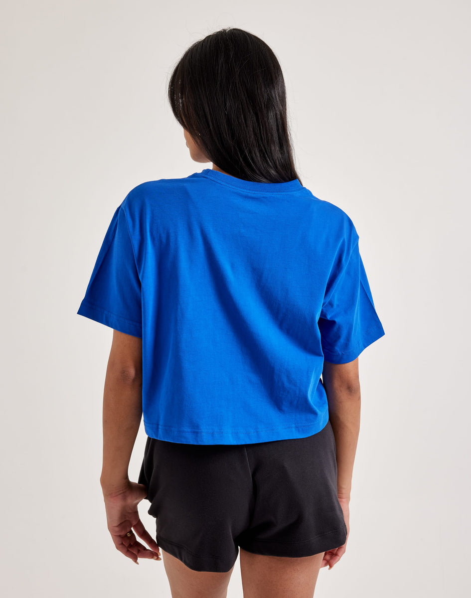 Nike Essential Cropped Logo Tee – DTLR