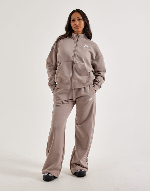 Nike Club Fleece Mid-Rise Oversized Sweatpants – DTLR