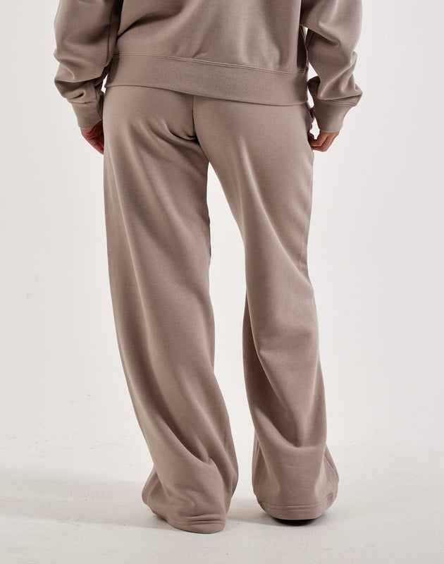 Nike Club Fleece Mid-Rise Oversized Sweatpants – DTLR