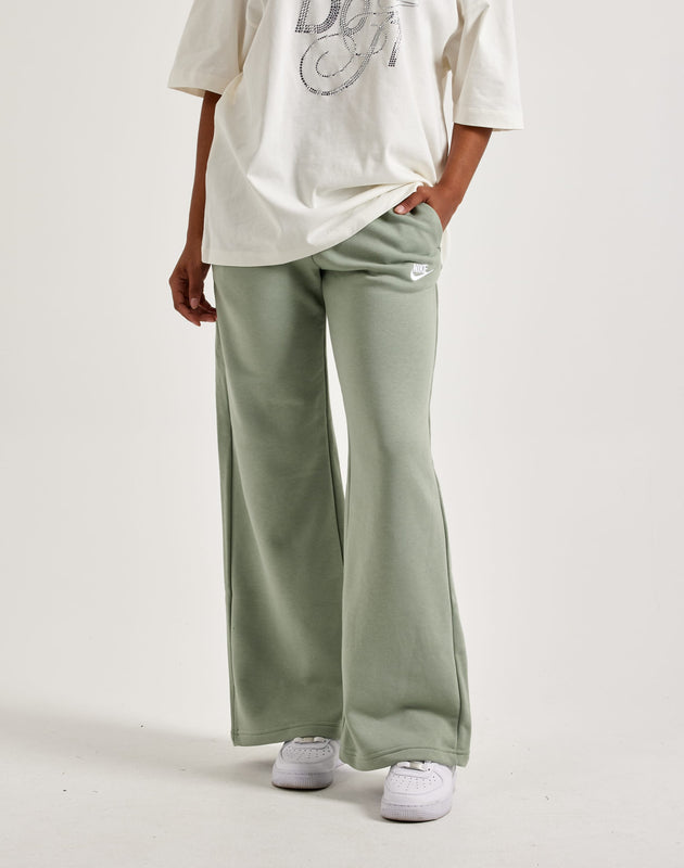Nike Club Fleece Mid-Rise Wide-Leg Sweatpants – DTLR
