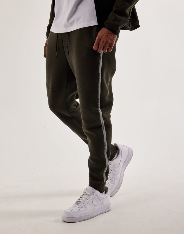 Nike Reflective Tech Fleece Joggers – DTLR