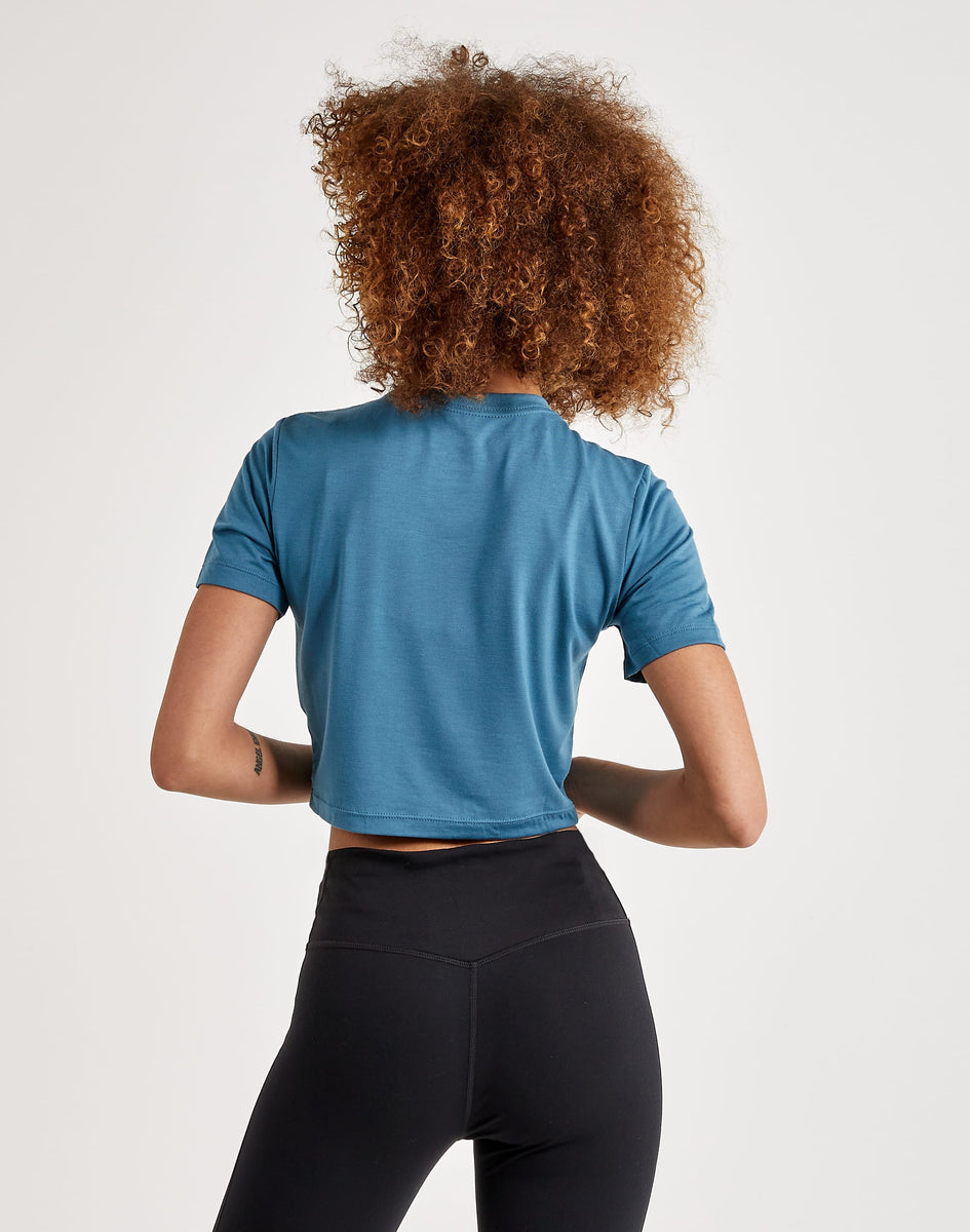 Nike Essential Slim-Fit Cropped Tee – DTLR