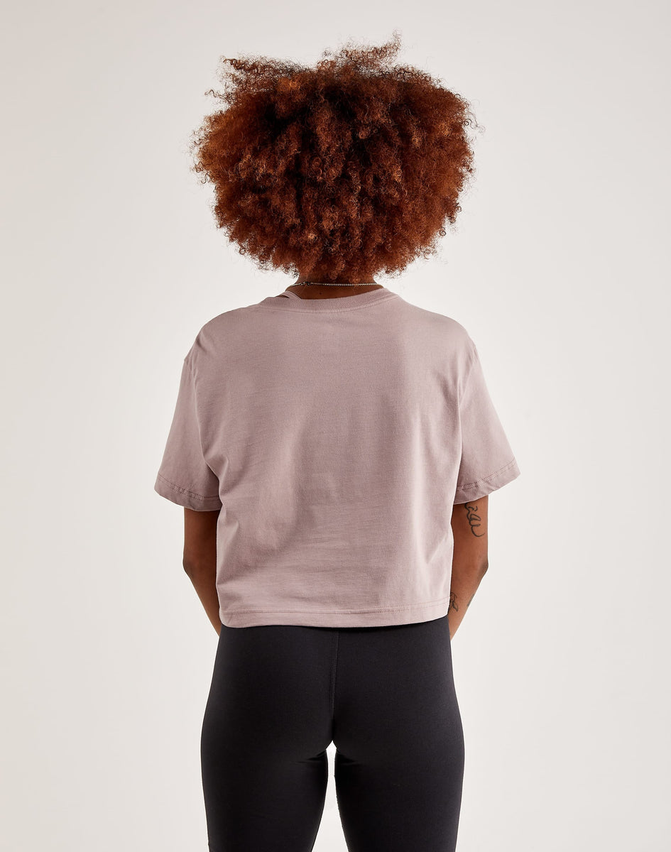Nike Essential Cropped Swoosh Tee – DTLR