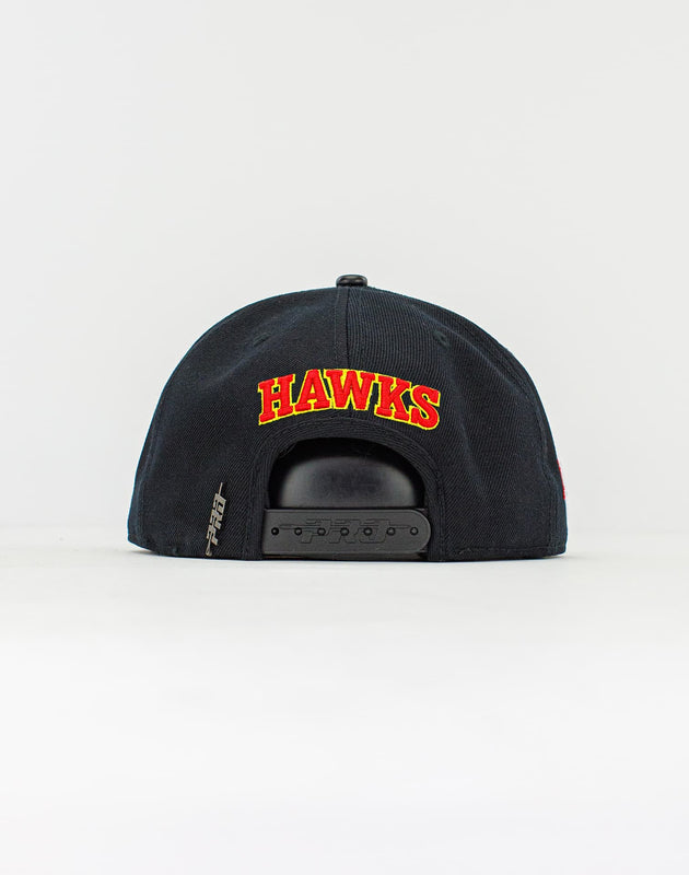 Pro Standard NBA ATLANTA HAWKS STACKED LOGO SNAPBACK – DTLR