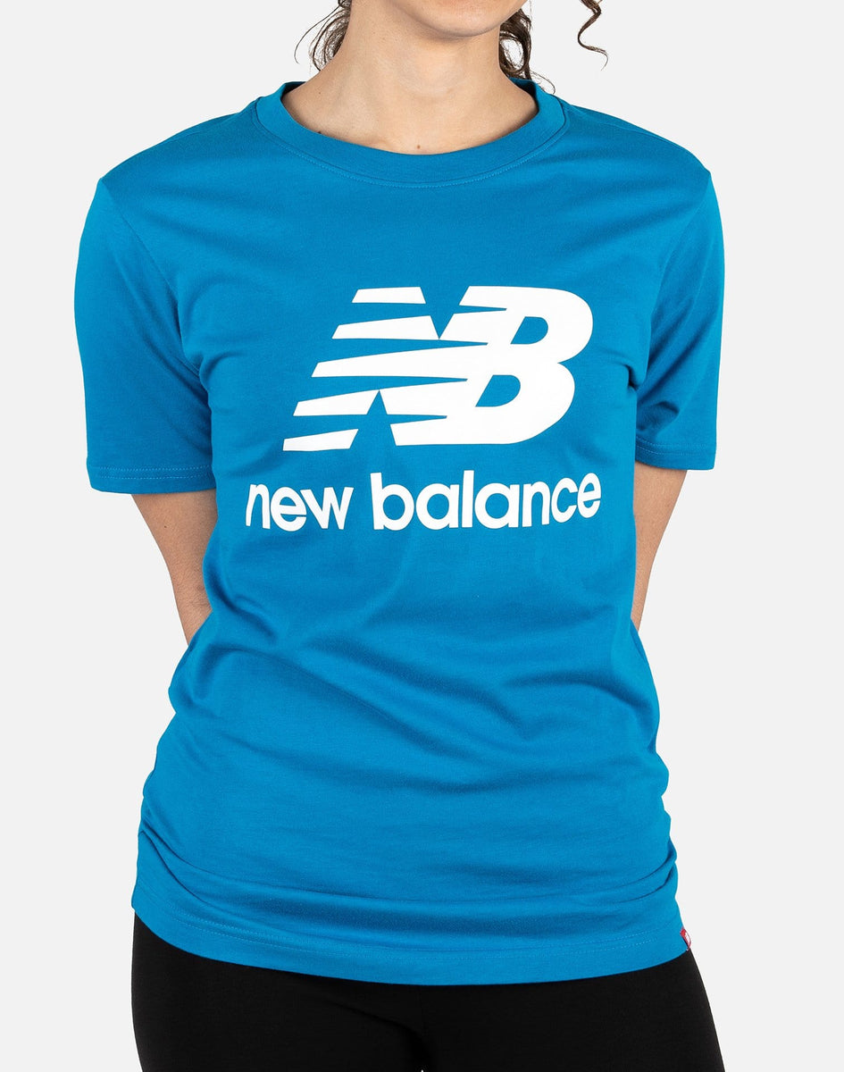 New Balance NB ALTHETICS SPLIT STACK LOGO TEE – DTLR